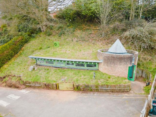 2 bedroom detached bungalow for sale