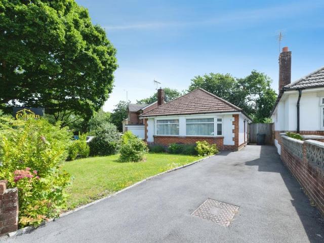 2 bedroom detached bungalow for sale