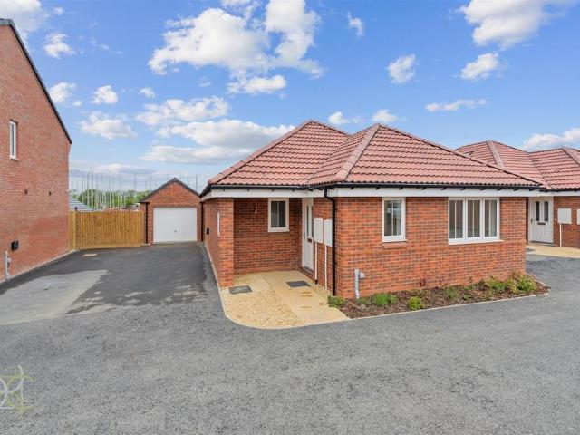 2 bedroom detached bungalow for sale