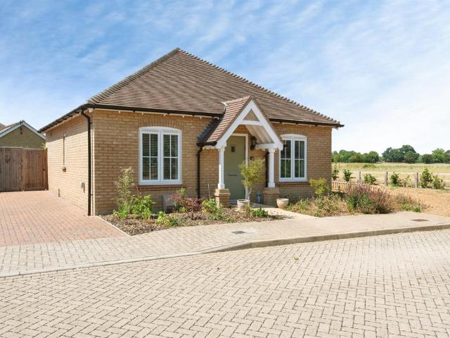 2 bedroom detached bungalow for sale