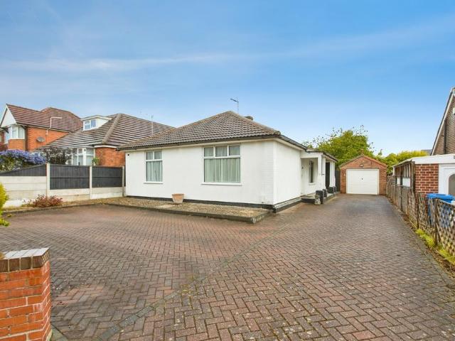 2 bedroom detached bungalow for sale