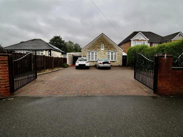 2 bedroom detached bungalow for sale