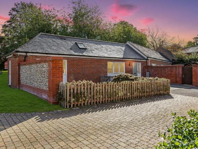 2 bedroom detached bungalow for sale
