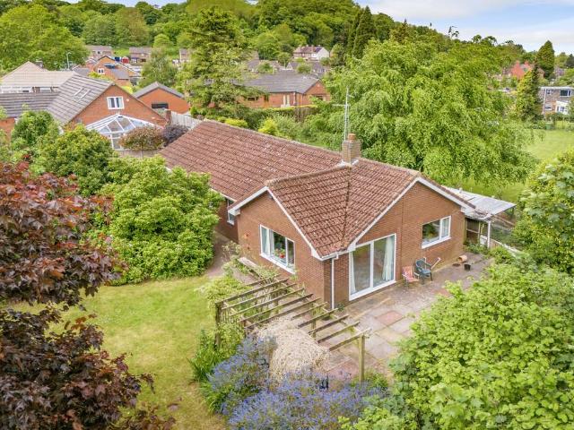 2 bedroom detached bungalow for sale