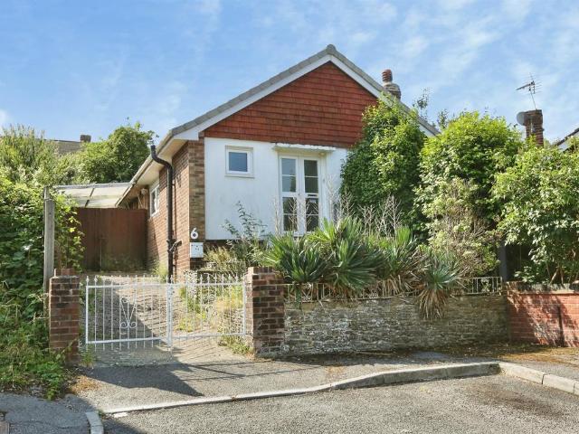 2 bedroom detached bungalow for sale