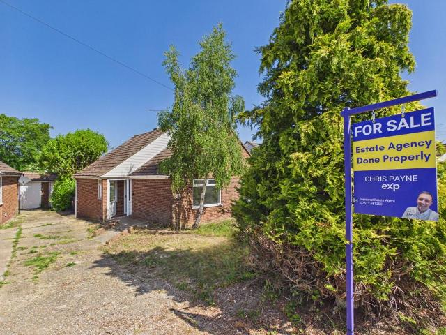 2 bedroom detached bungalow for sale