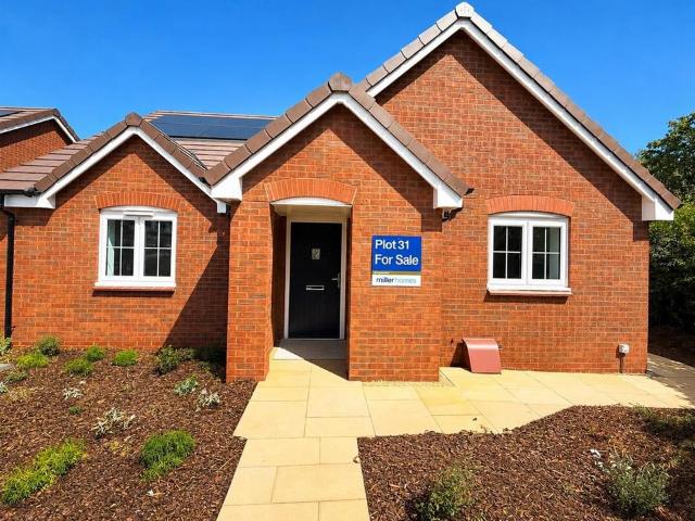 2 bedroom detached bungalow for sale