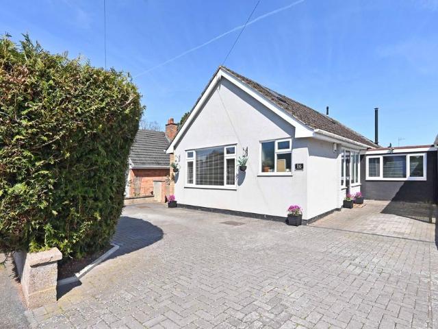 2 bedroom detached bungalow for sale