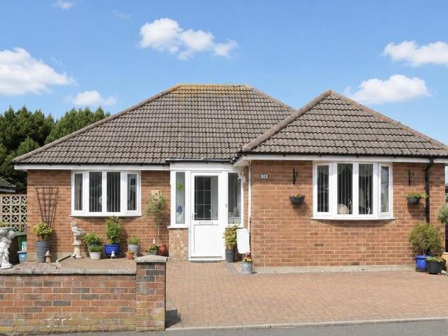 2 bedroom detached bungalow for sale