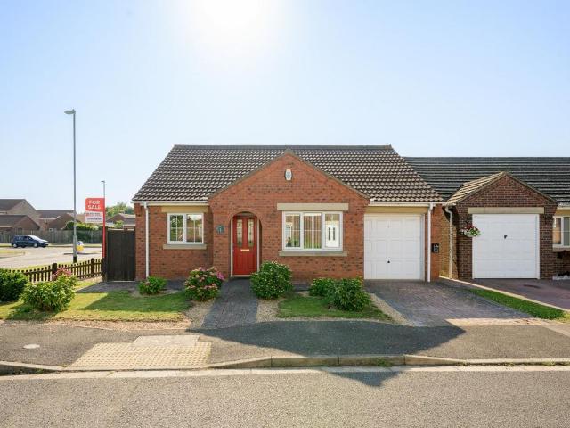 2 bedroom detached bungalow for sale