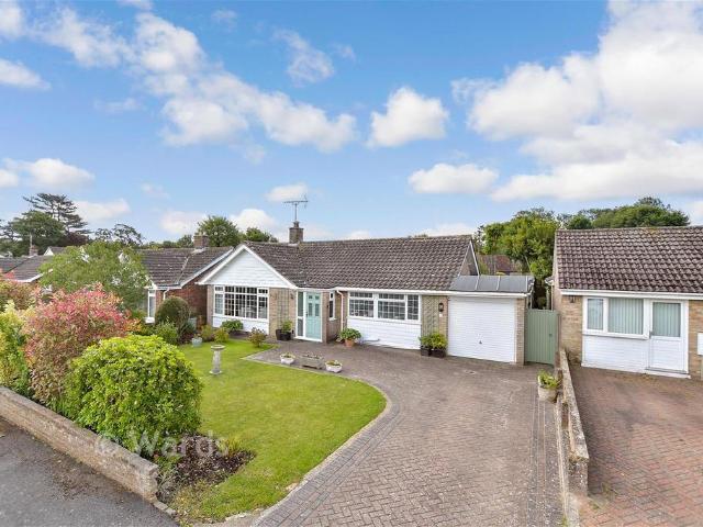 2 bedroom detached bungalow for sale