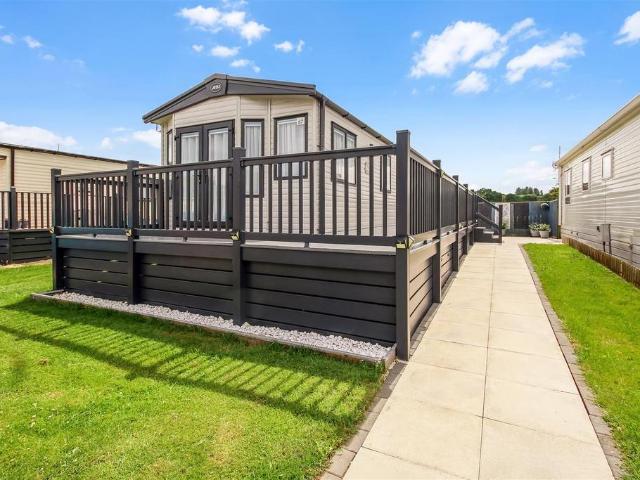 2 bedroom detached bungalow for sale