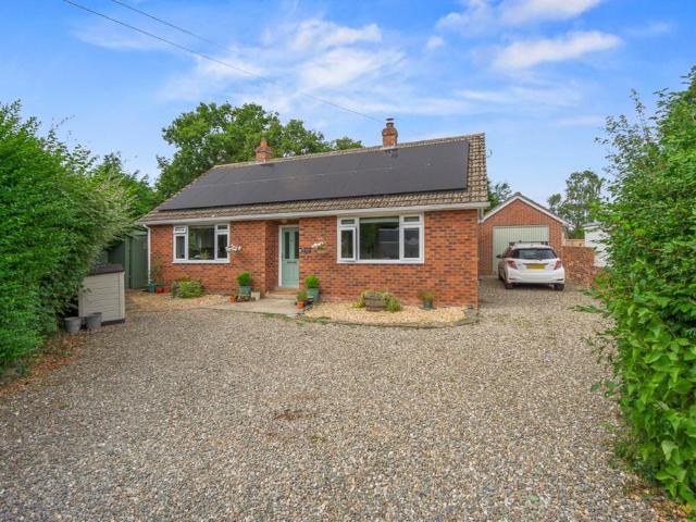 2 bedroom detached bungalow for sale