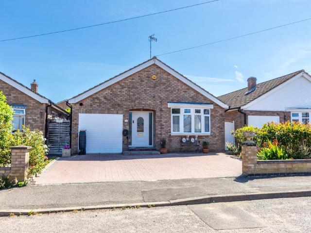 2 bedroom detached bungalow for sale