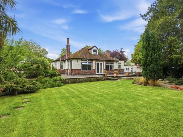 2 bedroom detached bungalow for sale
