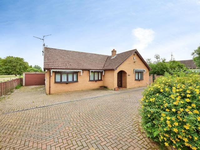 2 bedroom detached bungalow for sale