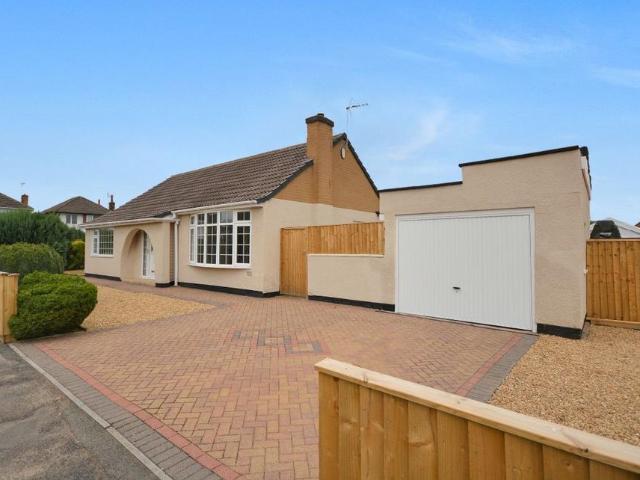 2 bedroom detached bungalow for sale