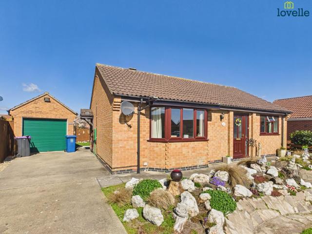2 bedroom detached bungalow for sale