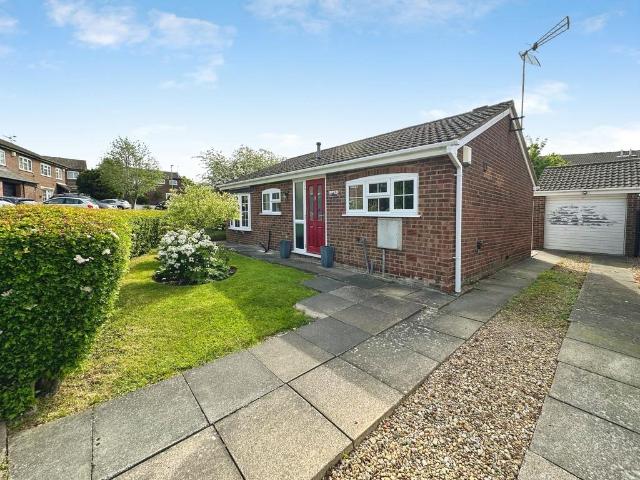 2 bedroom detached bungalow for sale