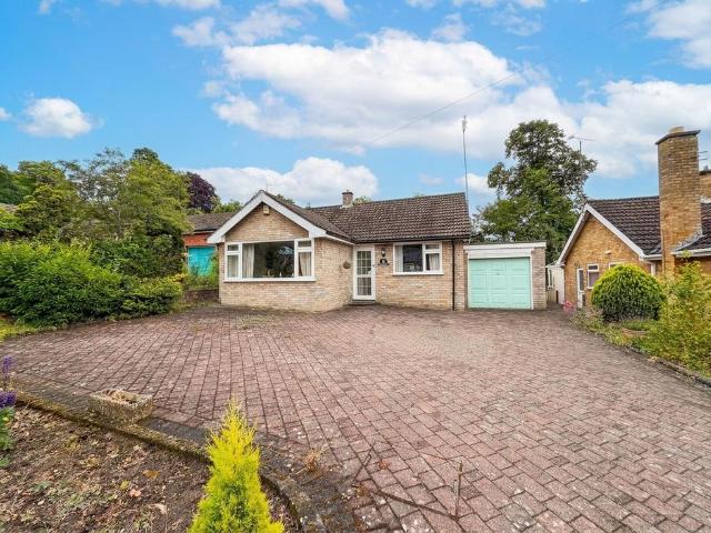 2 bedroom detached bungalow for sale