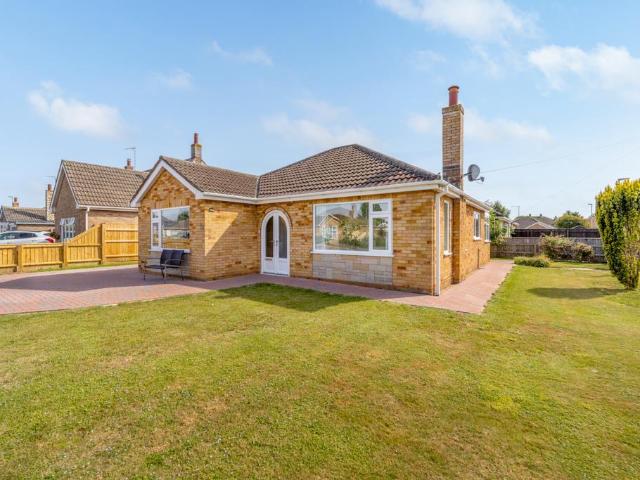 2 bedroom detached bungalow for sale