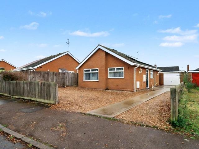 2 bedroom detached bungalow for sale