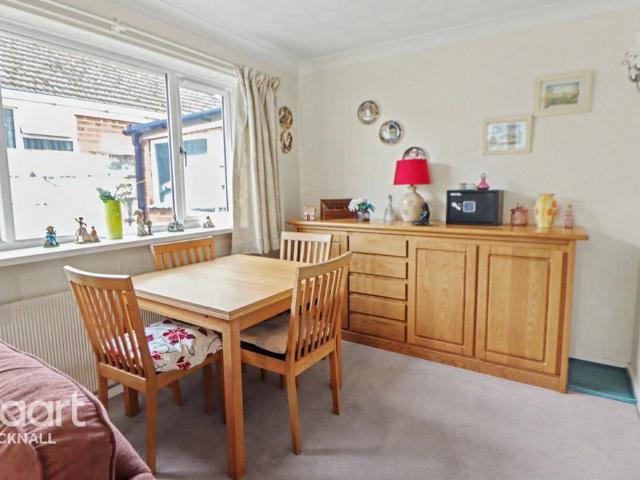 2 bedroom detached bungalow for sale