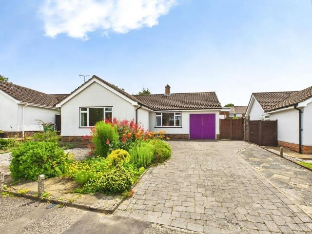 2 bedroom detached bungalow for sale