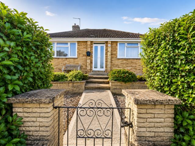 2 bedroom detached bungalow for sale