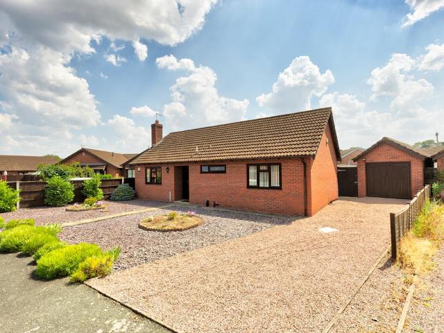 2 bedroom detached bungalow for sale