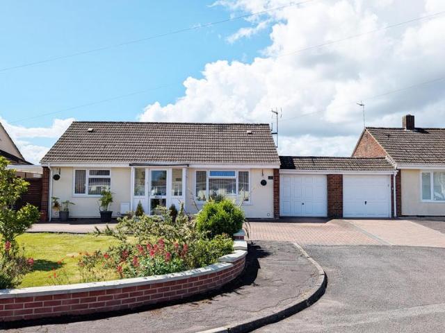 2 bedroom detached bungalow for sale