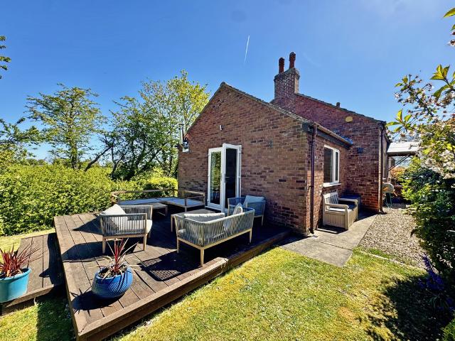 2 bedroom detached bungalow for sale