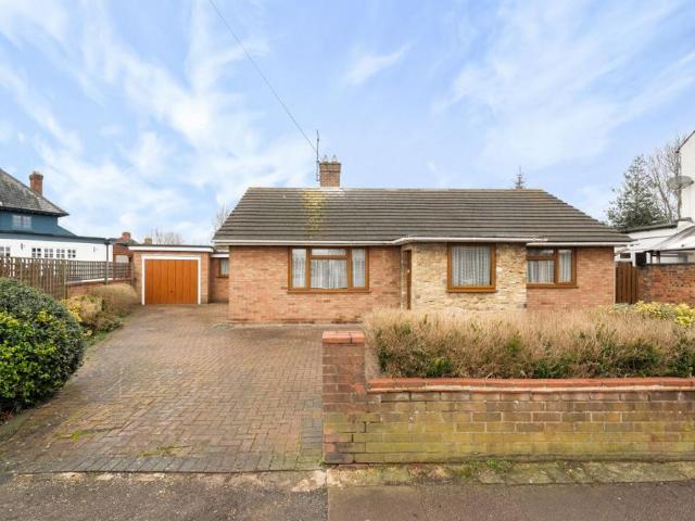 2 bedroom detached bungalow for sale