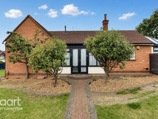 2 bedroom detached bungalow for sale