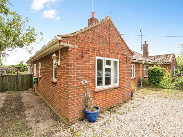 2 bedroom detached bungalow for sale