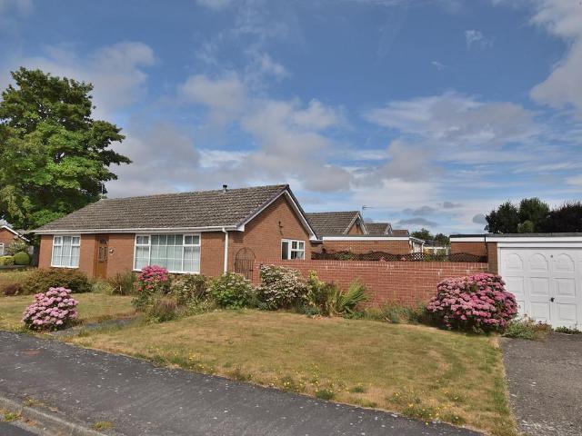 2 bedroom detached bungalow for sale