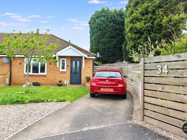 2 bedroom detached bungalow for sale