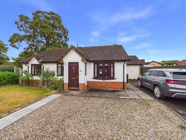2 bedroom detached bungalow for sale