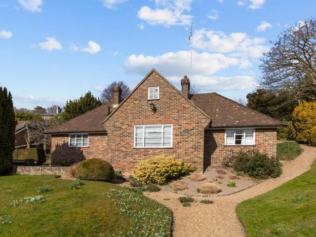 2 bedroom detached bungalow for sale