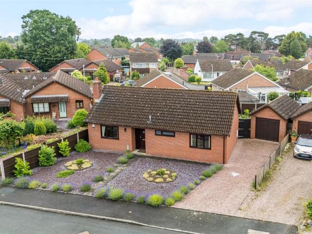 2 bedroom detached bungalow for sale