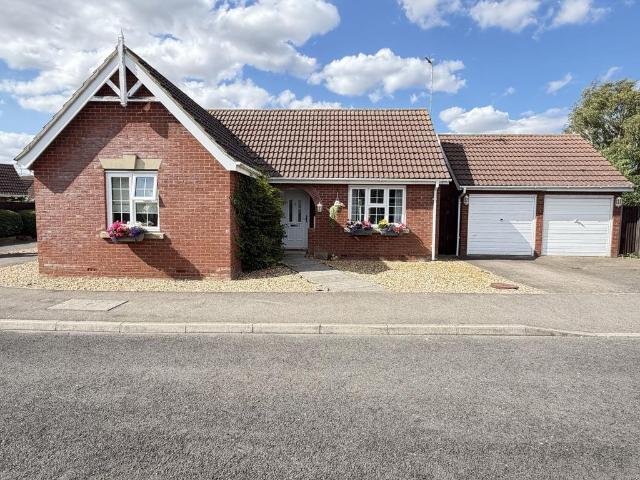2 bedroom detached bungalow for sale