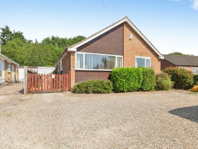 2 bedroom detached bungalow for sale