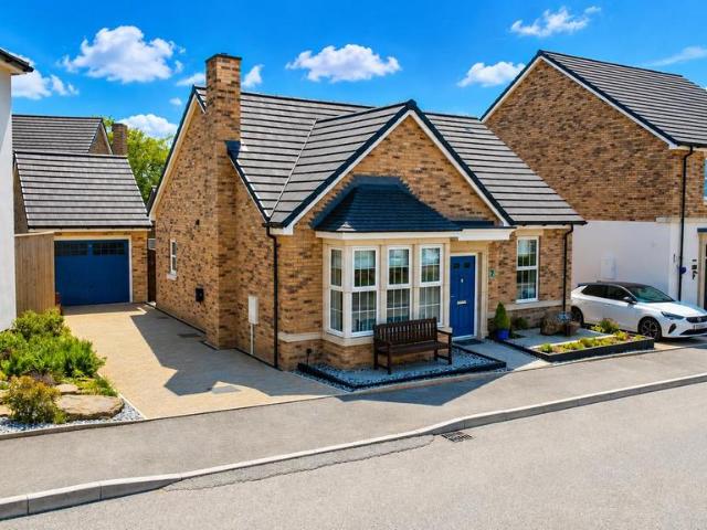 2 bedroom detached bungalow for sale