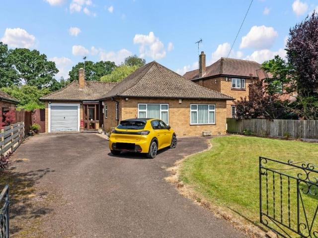 2 bedroom detached bungalow for sale