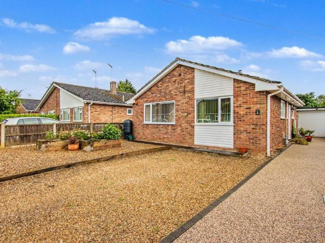 2 bedroom detached bungalow for sale