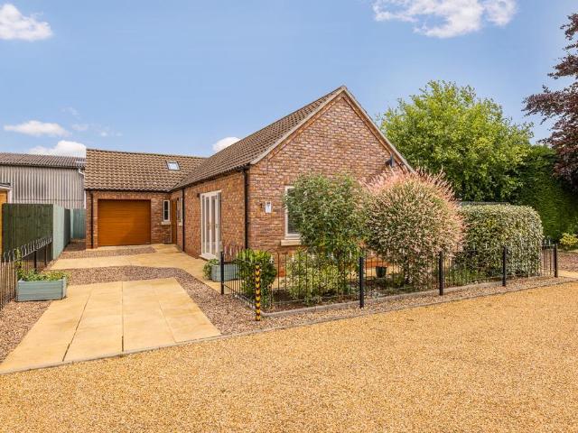 2 bedroom detached bungalow for sale