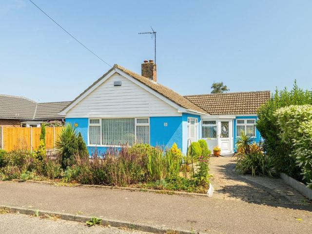 2 bedroom detached bungalow for sale