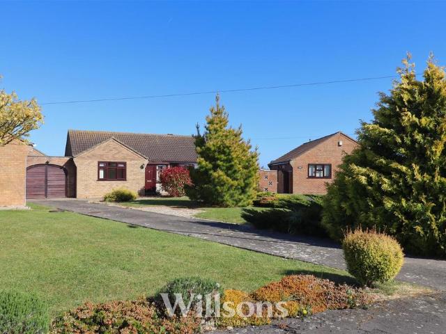 2 bedroom detached bungalow for sale