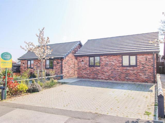 2 bedroom detached bungalow for sale