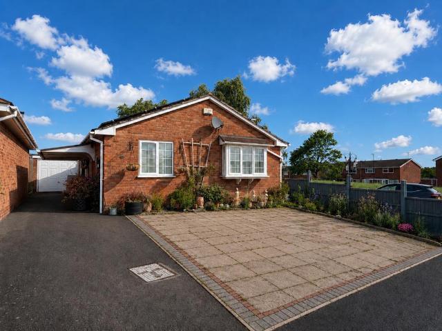 2 bedroom detached bungalow for sale